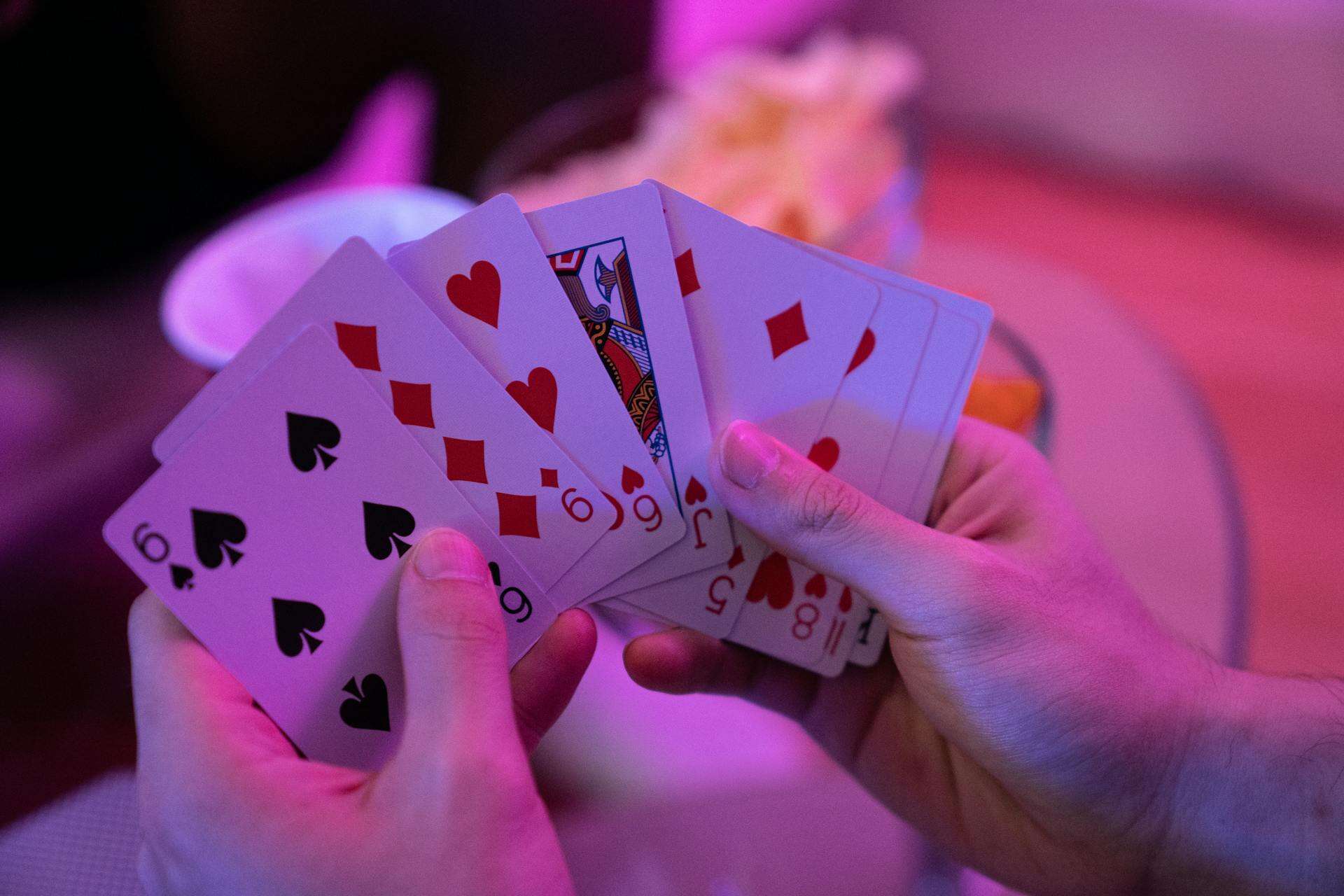 How to Read Your Opponents in Rummy | Gearfuse